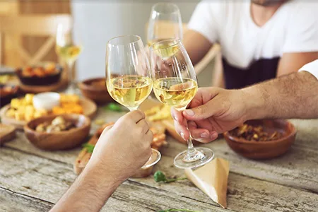 Guide to White Wine: Varieties, Pairings and Regions